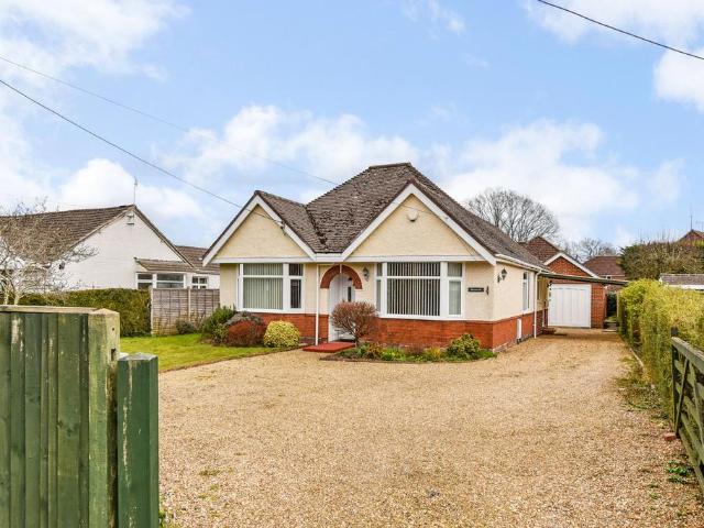 2 bedroom detached bungalow for sale