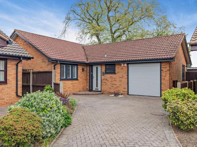 2 bedroom detached bungalow for sale