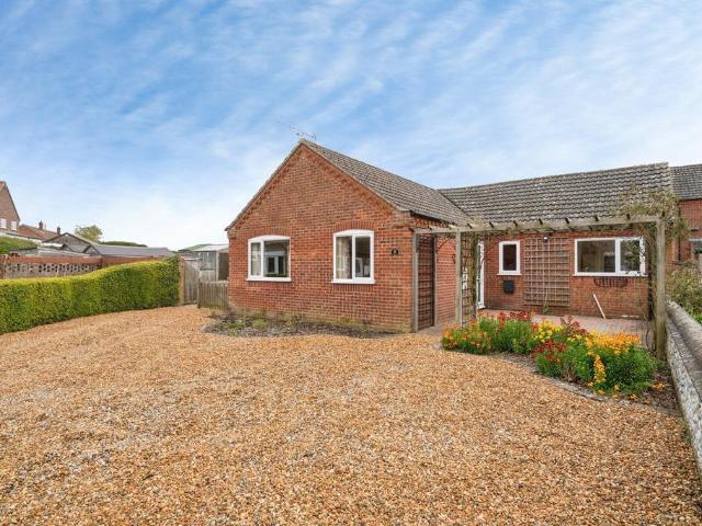 2 bedroom detached bungalow for sale