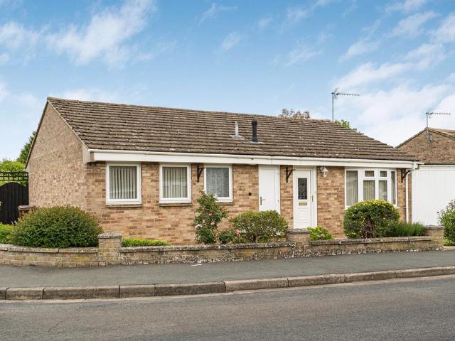 2 bedroom detached bungalow for sale
