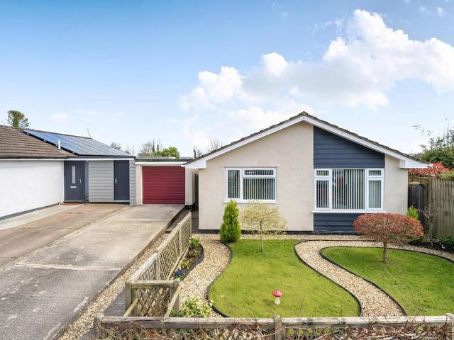 2 bedroom detached bungalow for sale