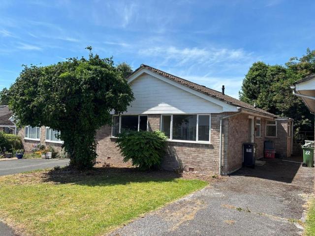2 bedroom detached bungalow for sale