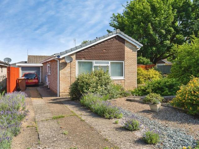 2 bedroom detached bungalow for sale