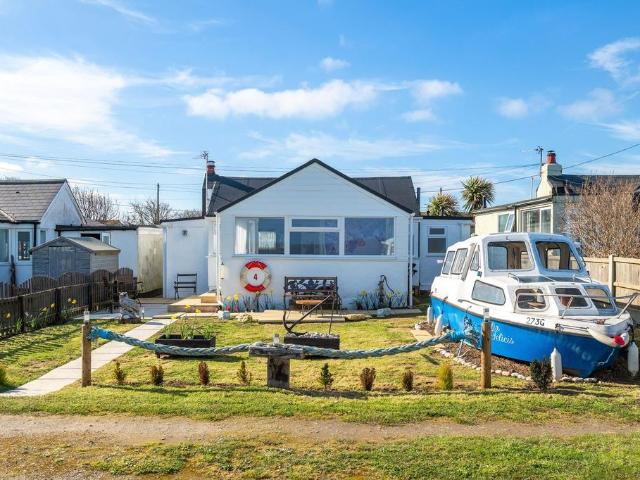 2 bedroom detached bungalow for sale