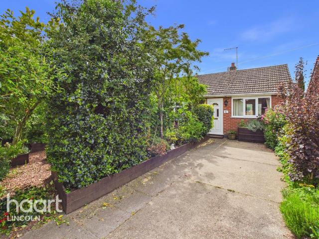 2 bedroom detached bungalow for sale