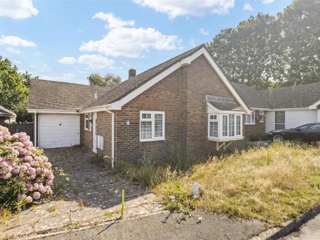 2 bedroom detached bungalow for sale