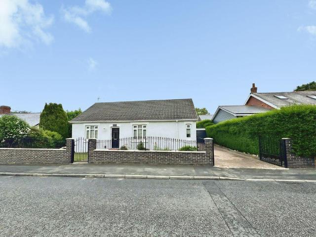 2 bedroom detached bungalow for sale