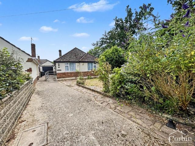 2 bedroom detached bungalow for sale