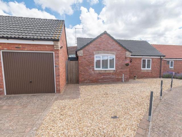 2 bedroom detached bungalow for sale