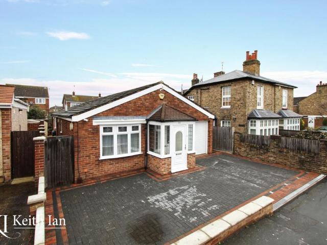 2 bedroom detached bungalow for sale