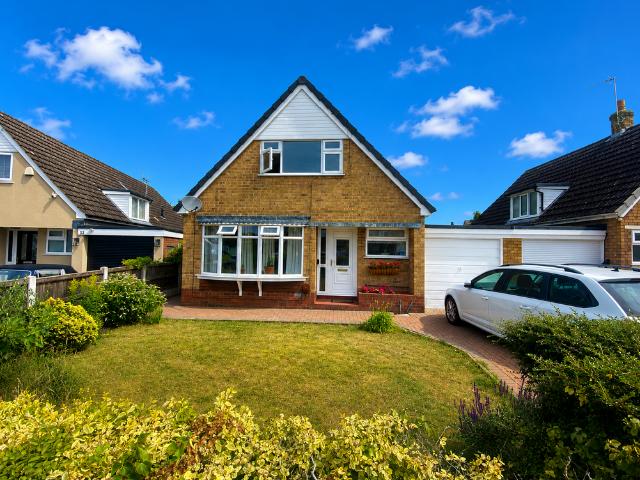 2 bedroom detached bungalow for sale