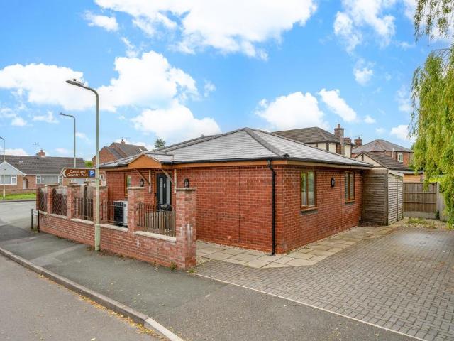2 bedroom detached bungalow for sale