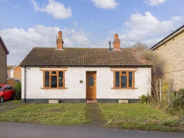 2 bedroom detached bungalow for sale