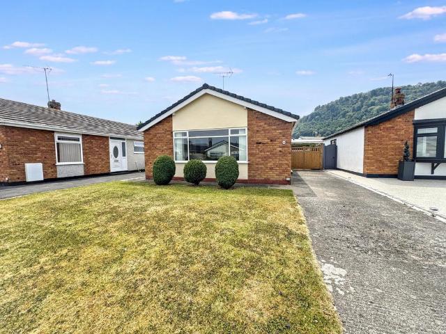 2 bedroom detached bungalow for sale