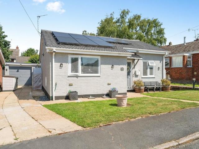 2 bedroom detached bungalow for sale