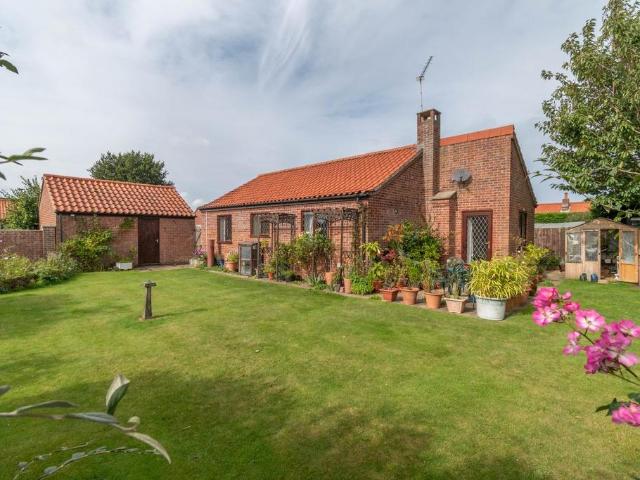 2 bedroom detached bungalow for sale