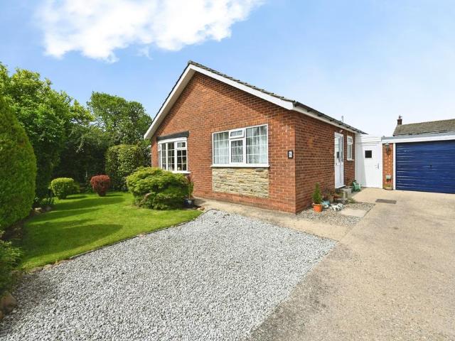 2 bedroom detached bungalow for sale
