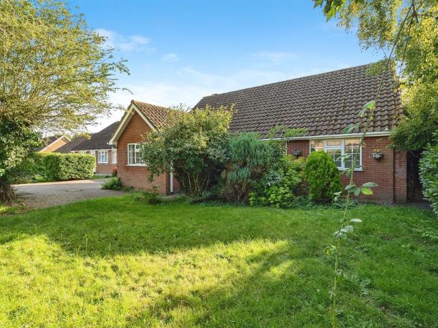2 bedroom detached bungalow for sale