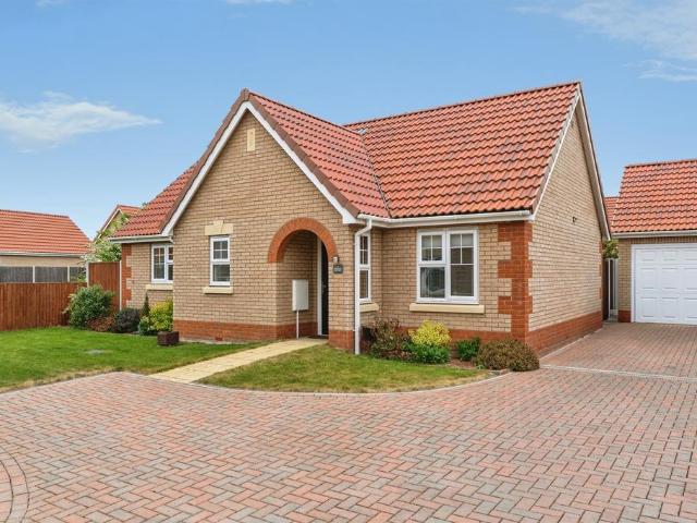 2 bedroom detached bungalow for sale