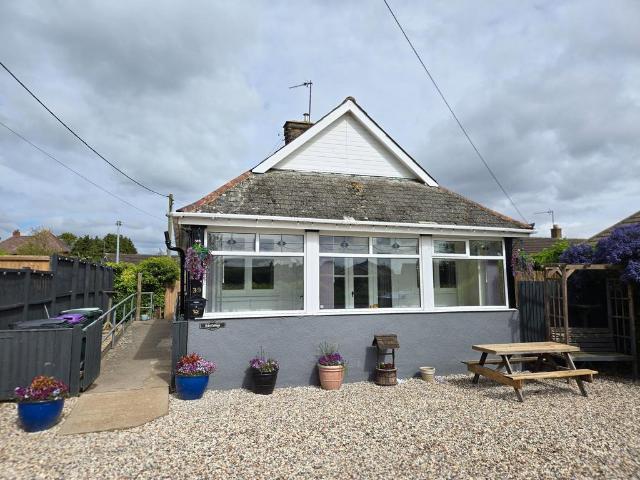 2 bedroom detached bungalow for sale