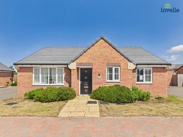 2 bedroom detached bungalow for sale