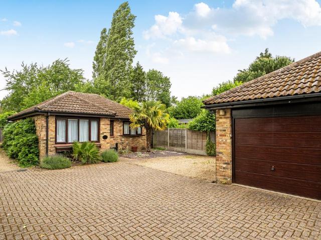 2 bedroom detached bungalow for sale