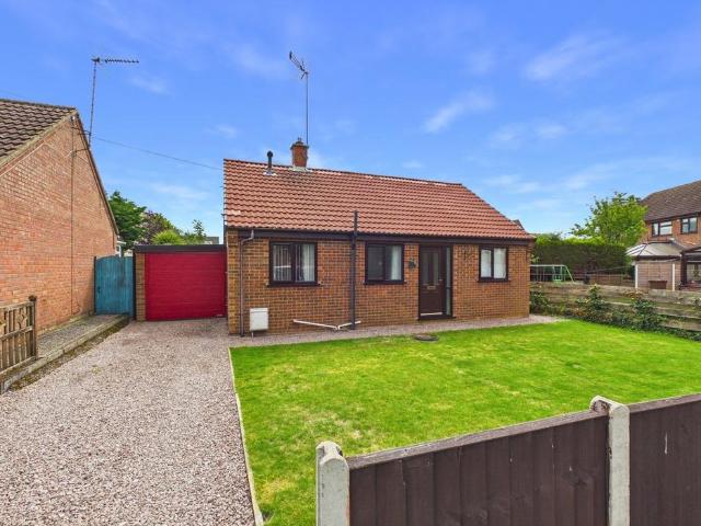 2 bedroom detached bungalow for sale