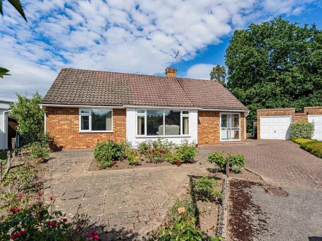 2 bedroom detached bungalow for sale