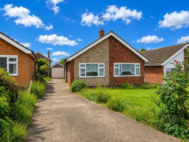 2 bedroom detached bungalow for sale