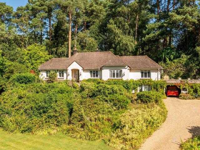 2 bedroom detached bungalow for sale