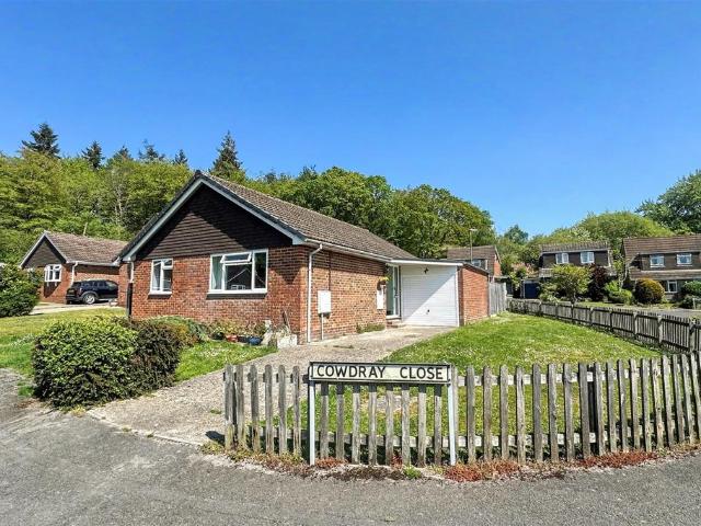 2 bedroom detached bungalow for sale