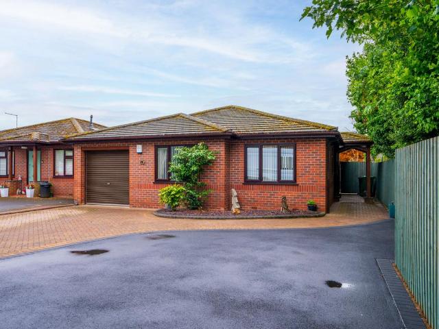 2 bedroom detached bungalow for sale