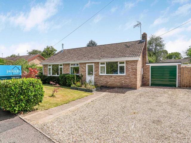 2 bedroom detached bungalow for sale