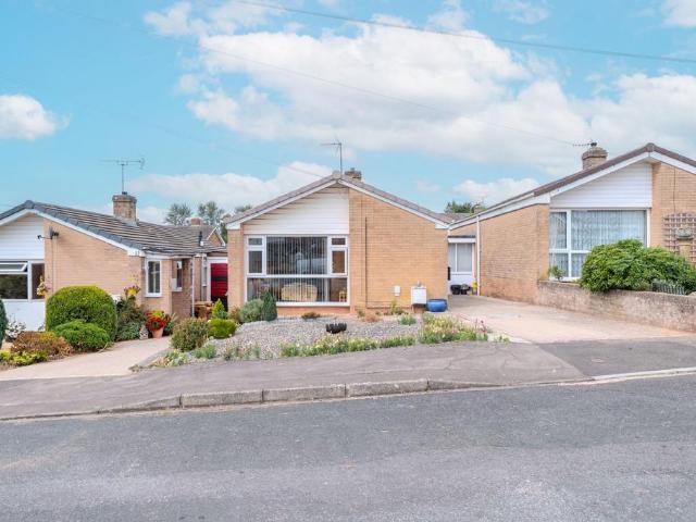 2 bedroom detached bungalow for sale