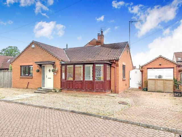 2 bedroom detached bungalow for sale