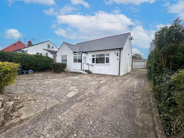 2 bedroom detached bungalow for sale