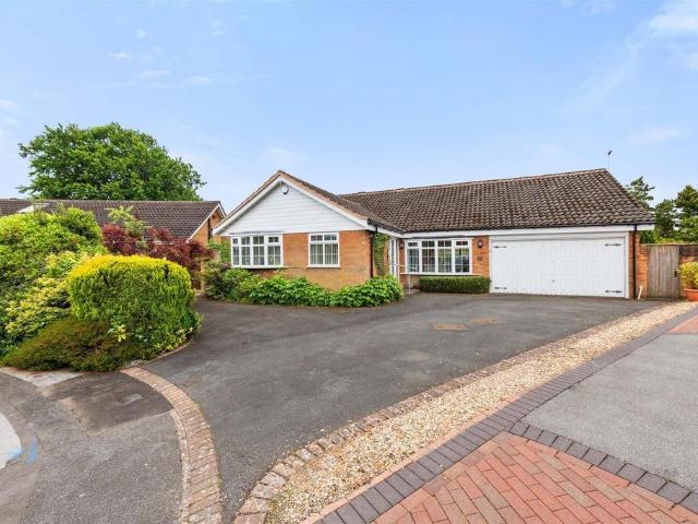 2 bedroom detached bungalow for sale