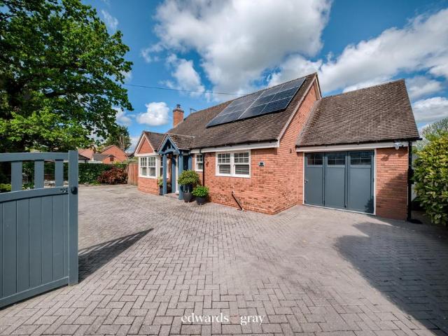 2 bedroom detached bungalow for sale
