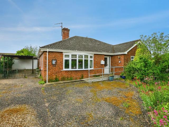2 bedroom detached bungalow for sale