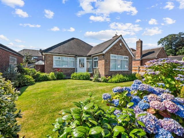 2 bedroom detached bungalow for sale