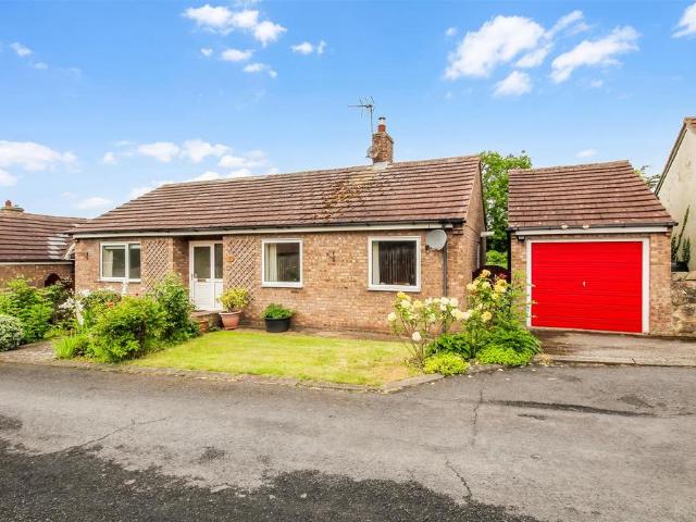 2 bedroom detached bungalow for sale