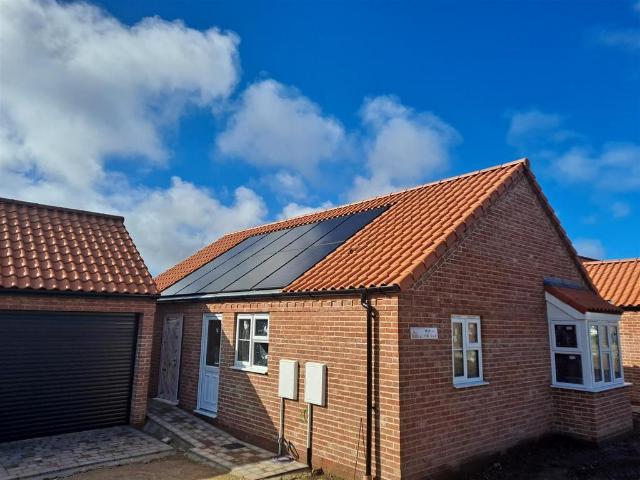 2 bedroom detached bungalow for sale