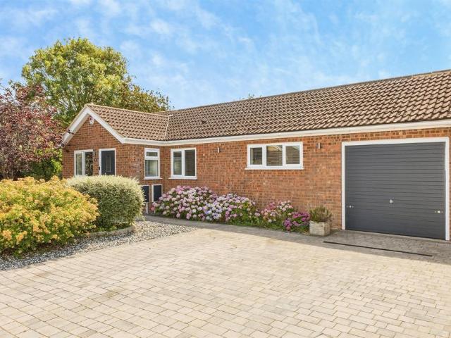2 bedroom detached bungalow for sale