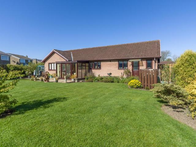 2 bedroom detached bungalow for sale