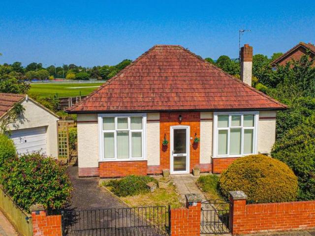 2 bedroom detached bungalow for sale