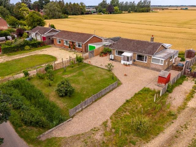 2 bedroom detached bungalow for sale