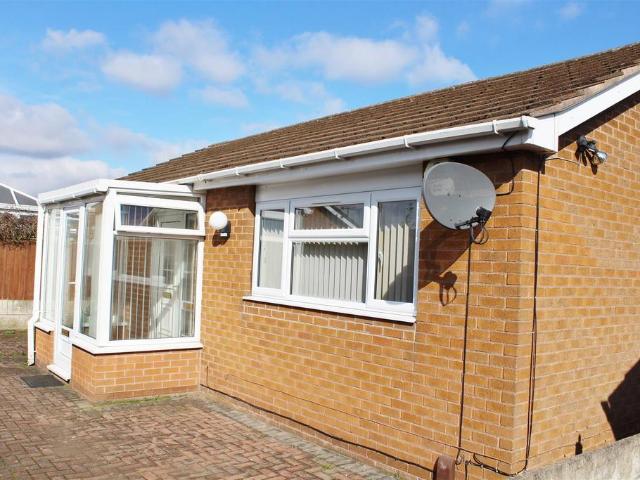 2 bedroom detached bungalow for sale