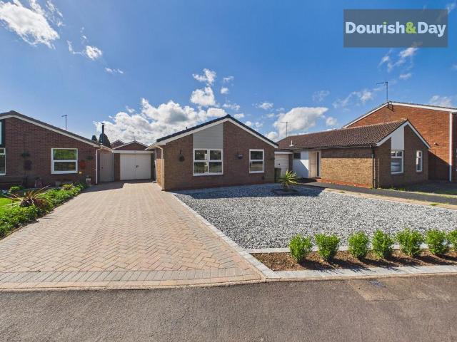 2 bedroom detached bungalow for sale