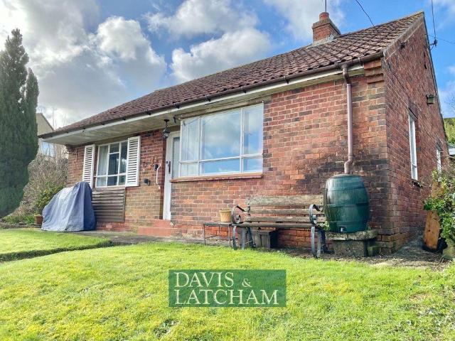 2 bedroom detached bungalow for sale