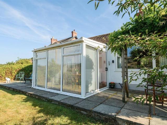 2 bedroom detached bungalow for sale